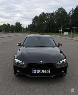 Melns BMW 320 2013 Viļņa, ar dzinēja tilpumu 2.00 L un nobraukumu 224 tūkst. km par 8400 €, foto  vietnē AUTOMOTO.COM.LV