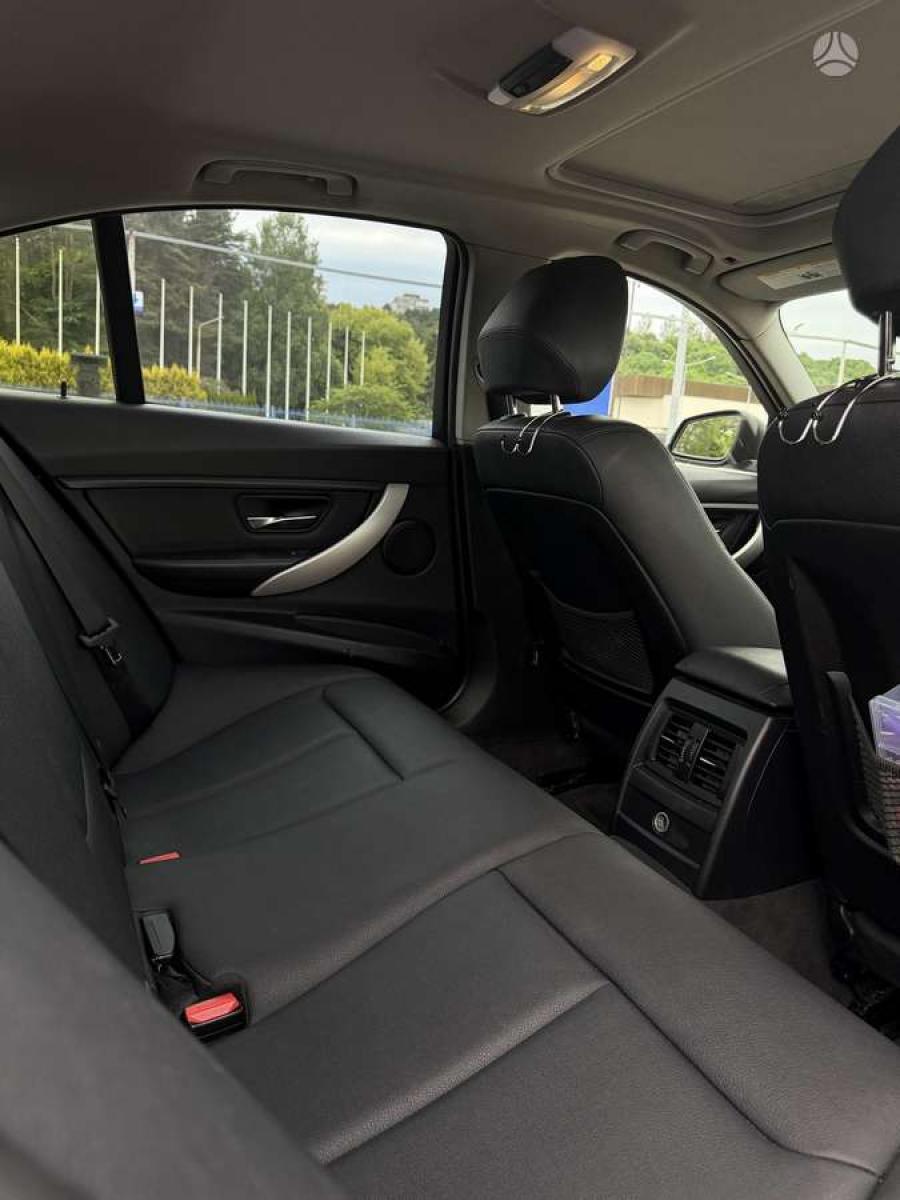 Melns BMW 320 2013 Viļņa, ar dzinēja tilpumu 2.00 L un nobraukumu 224 tūkst. km par 8400 €, foto 9 vietnē AUTOMOTO.COM.LV