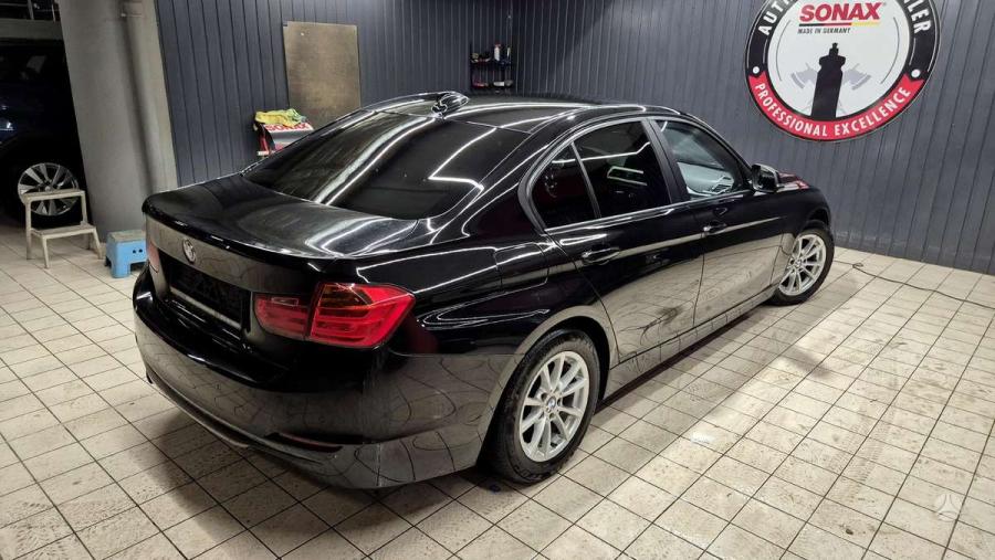 Black BMW 320 2014 in Vilnius, with an engine capacity of 1.80 L and mileage of 240 thousand km for 8999 €, photo 12 on AUTOMOTO.COM.LV
