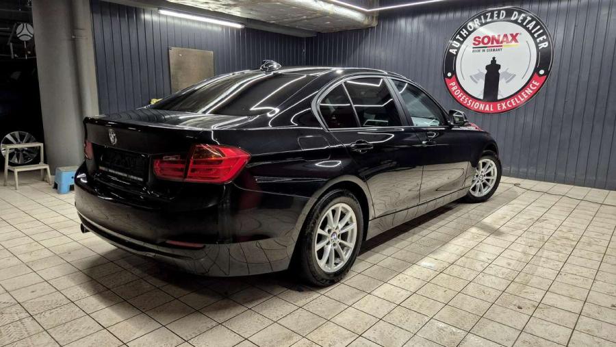 Black BMW 320 2014 in Vilnius, with an engine capacity of 1.80 L and mileage of 240 thousand km for 8999 €, photo 13 on AUTOMOTO.COM.LV