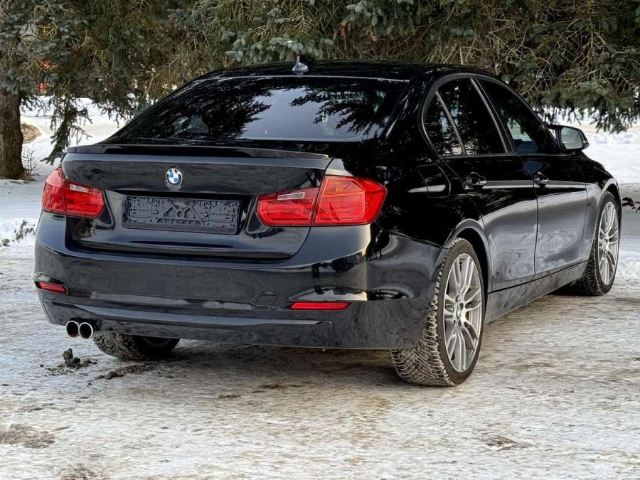 Black BMW 320 2014 in Jelgava, with an engine capacity of 2.00 L and mileage of 243 thousand km for 10800 €, photo 3 on AUTOMOTO.COM.LV
