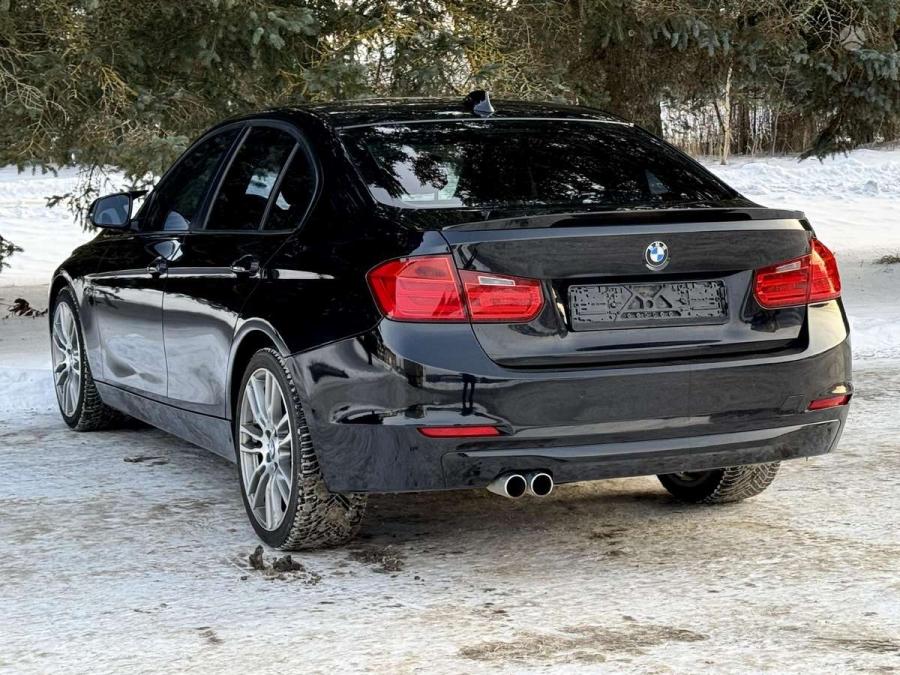 Black BMW 320 2014 in Jelgava, with an engine capacity of 2.00 L and mileage of 243 thousand km for 10800 €, photo 4 on AUTOMOTO.COM.LV