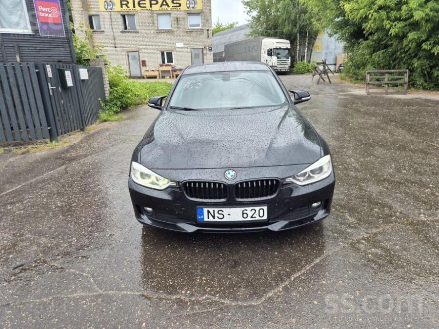 Black BMW 320 2014 in Riga, with an engine capacity of 2.00 L and mileage of 433 thousand km for 5890 €, photo 4 on AUTOMOTO.COM.LV