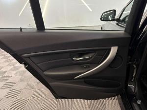 Black BMW 320 2014 in Marijampole, with an engine capacity of 2.00 L and mileage of 218 thousand km for 12500 €, photo 20 on AUTOMOTO.COM.LV