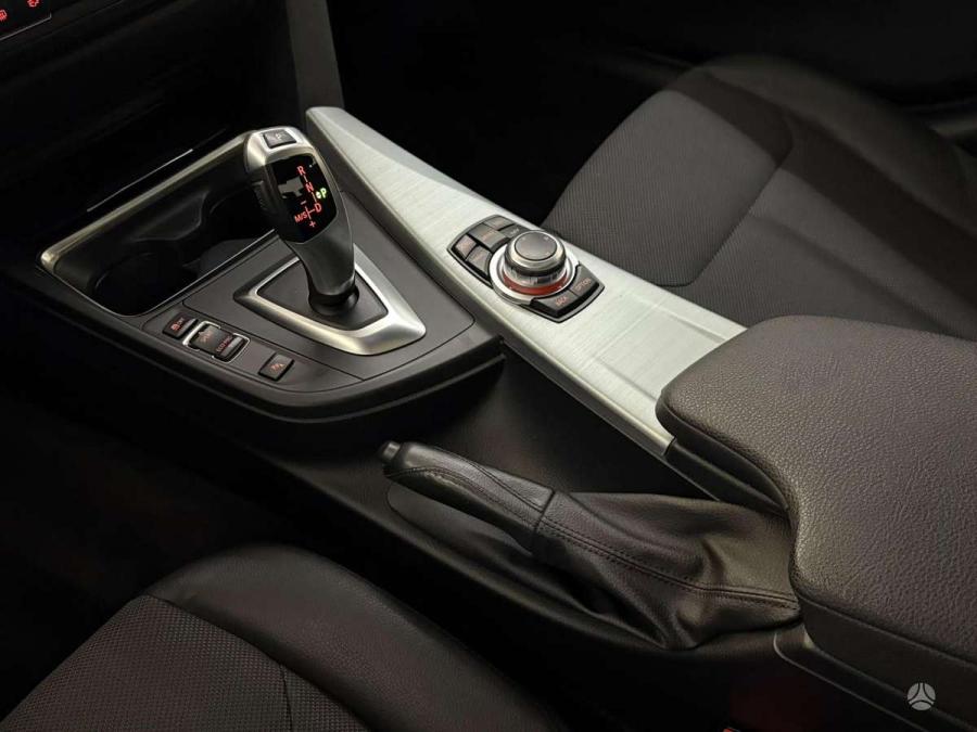 Melns BMW 320 2014 Marijampole, ar dzinēja tilpumu 2.00 L un nobraukumu 140 tūkst. km par 12350 €, foto 16 vietnē AUTOMOTO.COM.LV
