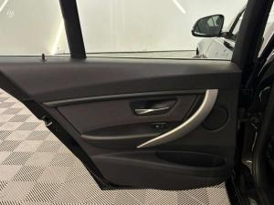 Melns BMW 320 2014 Marijampole, ar dzinēja tilpumu 2.00 L un nobraukumu 140 tūkst. km par 12350 €, foto 20 vietnē AUTOMOTO.COM.LV