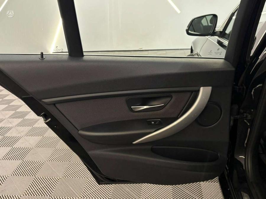Melns BMW 320 2014 Marijampole, ar dzinēja tilpumu 2.00 L un nobraukumu 140 tūkst. km par 12350 €, foto 20 vietnē AUTOMOTO.COM.LV
