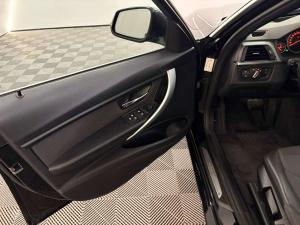 Melns BMW 320 2014 Marijampole, ar dzinēja tilpumu 2.00 L un nobraukumu 140 tūkst. km par 12350 €, foto 27 vietnē AUTOMOTO.COM.LV
