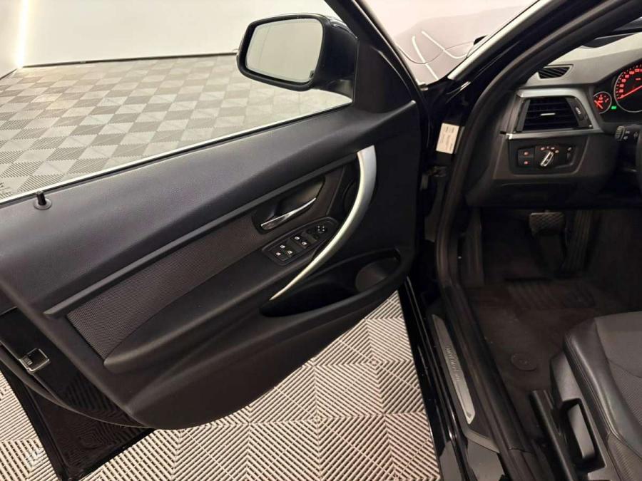 Melns BMW 320 2014 Marijampole, ar dzinēja tilpumu 2.00 L un nobraukumu 140 tūkst. km par 12350 €, foto 27 vietnē AUTOMOTO.COM.LV