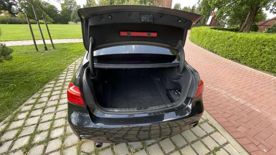 Black BMW 320 2014 in Birzai, with an engine capacity of 2.00 L and mileage of 295 thousand km for 10650 €, photo 7 on AUTOMOTO.COM.LV