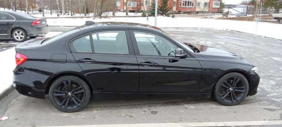 Black BMW 320 2015 in Vilnius, with an engine capacity of 0.00 L and mileage of 243 thousand km for 8800 €, photo 6 on AUTOMOTO.COM.LV