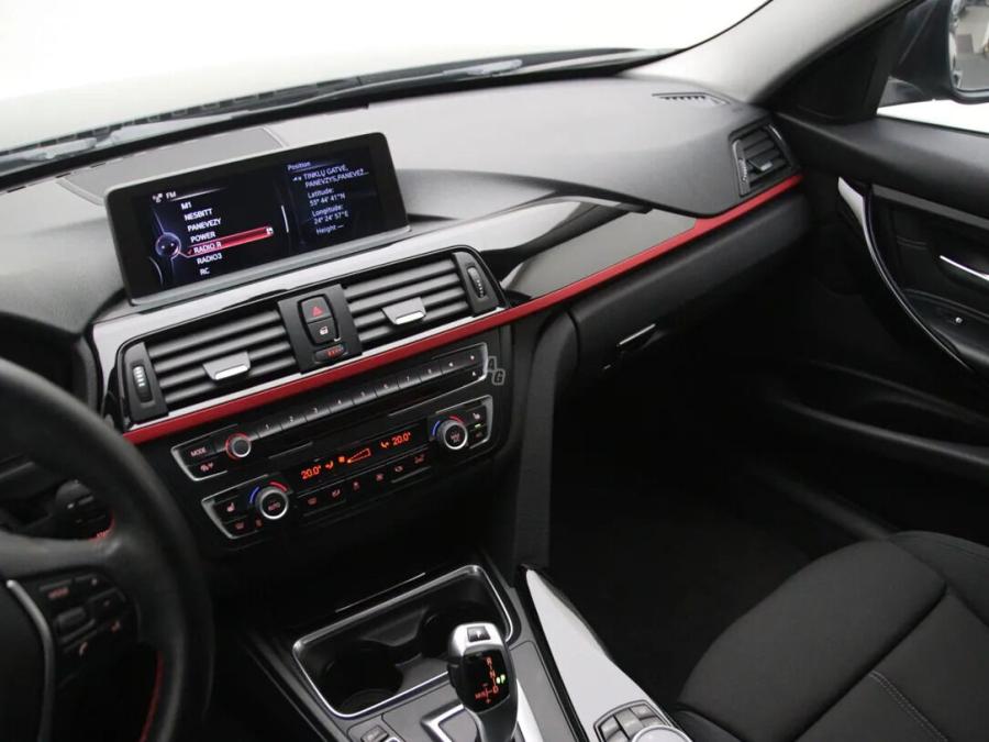 Melns BMW 320 2015 Viļņa, ar dzinēja tilpumu 2.00 L un nobraukumu 227 tūkst. km par 12499 €, foto 22 vietnē AUTOMOTO.COM.LV