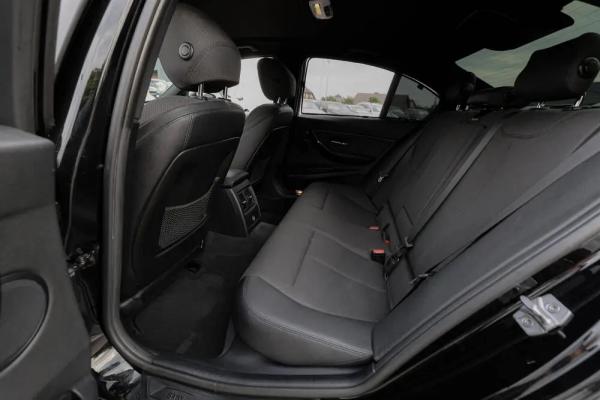 Black BMW 320 2015 in Jelgava, with an engine capacity of 2.00 L and mileage of 263 thousand km for 11750 €, photo 9 on AUTOMOTO.COM.LV