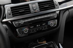 Black BMW 320 2015 in Jelgava, with an engine capacity of 2.00 L and mileage of 263 thousand km for 11750 €, photo 19 on AUTOMOTO.COM.LV