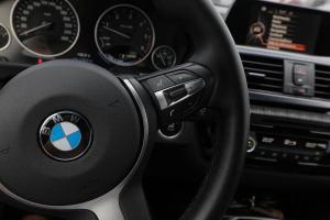 Black BMW 320 2015 in Jelgava, with an engine capacity of 2.00 L and mileage of 263 thousand km for 11750 €, photo 21 on AUTOMOTO.COM.LV