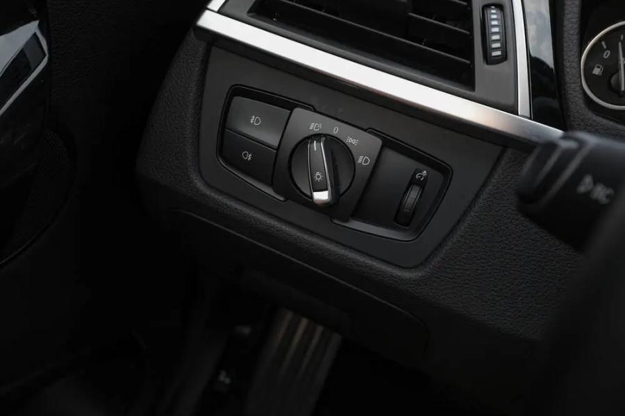 Black BMW 320 2015 in Jelgava, with an engine capacity of 2.00 L and mileage of 263 thousand km for 11750 €, photo 23 on AUTOMOTO.COM.LV
