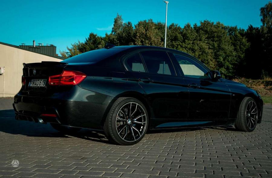 Melns BMW 320 2015 Kauņa, ar dzinēja tilpumu 2.00 L un nobraukumu 157 tūkst. km par 14900 €, foto 4 vietnē AUTOMOTO.COM.LV