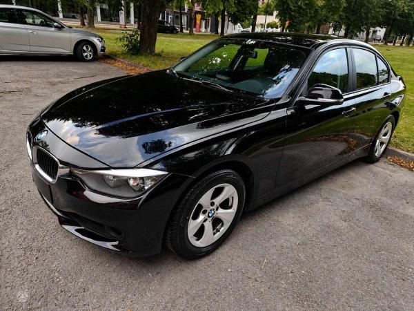 BMW 320 2015 in Klaipeda on AUTOMOTO.COM.LV Black BMW 320 2015 in Klaipeda, with an engine capacity of 2.00 L and mileage of 205 thousand km for 8500 €, photo 3 on AUTOMOTO.COM.LV
