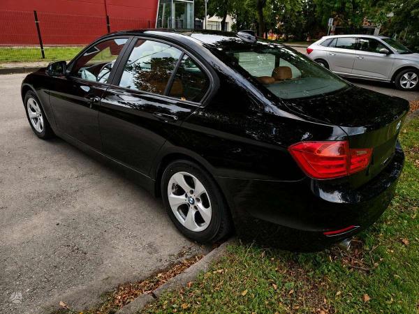 BMW 320 2015 in Klaipeda on AUTOMOTO.COM.LV Black BMW 320 2015 in Klaipeda, with an engine capacity of 2.00 L and mileage of 205 thousand km for 8500 €, photo 4 on AUTOMOTO.COM.LV