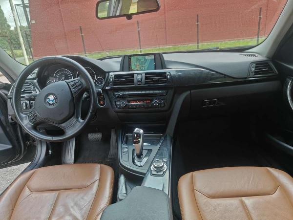 BMW 320 2015 in Klaipeda on AUTOMOTO.COM.LV Black BMW 320 2015 in Klaipeda, with an engine capacity of 2.00 L and mileage of 205 thousand km for 8500 €, photo 7 on AUTOMOTO.COM.LV