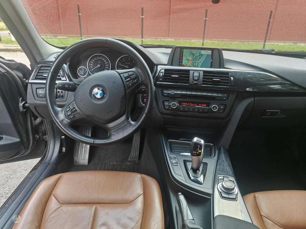 BMW 320 2015 in Klaipeda on AUTOMOTO.COM.LV Black BMW 320 2015 in Klaipeda, with an engine capacity of 2.00 L and mileage of 205 thousand km for 8500 €, photo 8 on AUTOMOTO.COM.LV