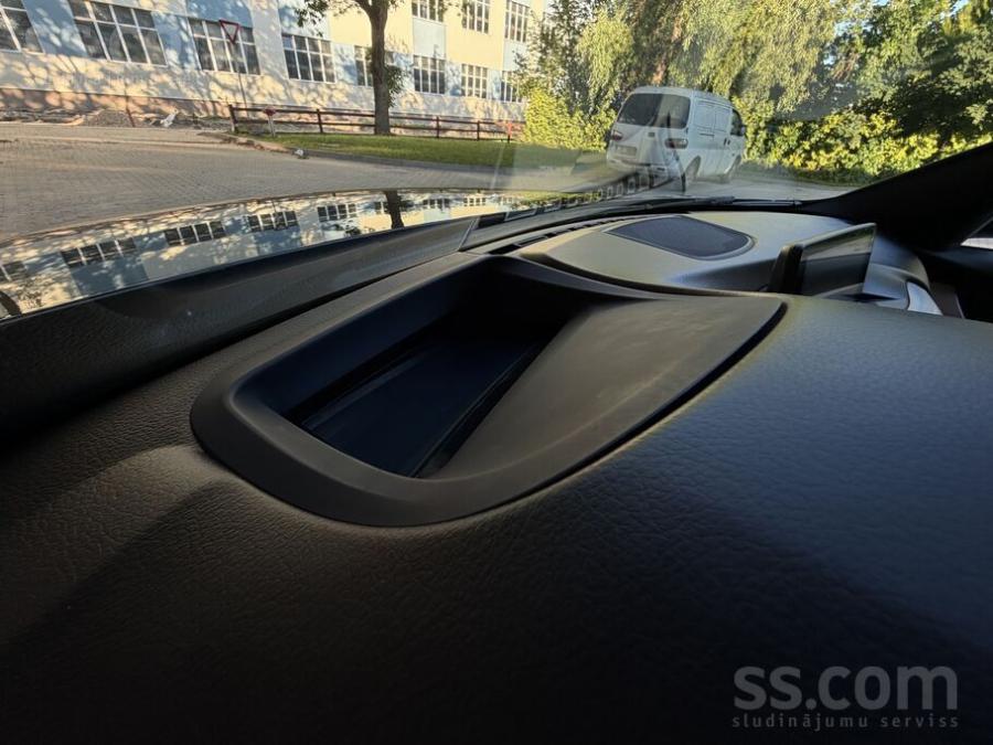 Black BMW 320 2016 in Jelgava, with an engine capacity of 2.00 L and mileage of 197 thousand km for 16990 €, photo 22 on AUTOMOTO.COM.LV