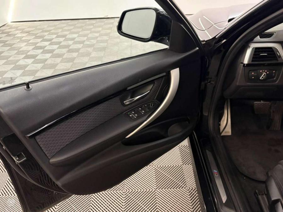 Black BMW 320 2016 in Marijampole, with an engine capacity of 2.00 L and mileage of 301 thousand km for 12499 €, photo 25 on AUTOMOTO.COM.LV