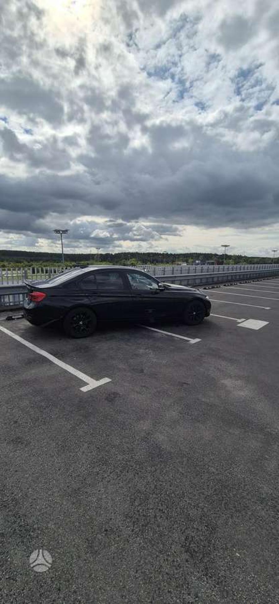 Black BMW 320 2016 in Vilnius, with an engine capacity of 2.00 L and mileage of 162 thousand km for 14000 €, photo 8 on AUTOMOTO.COM.LV