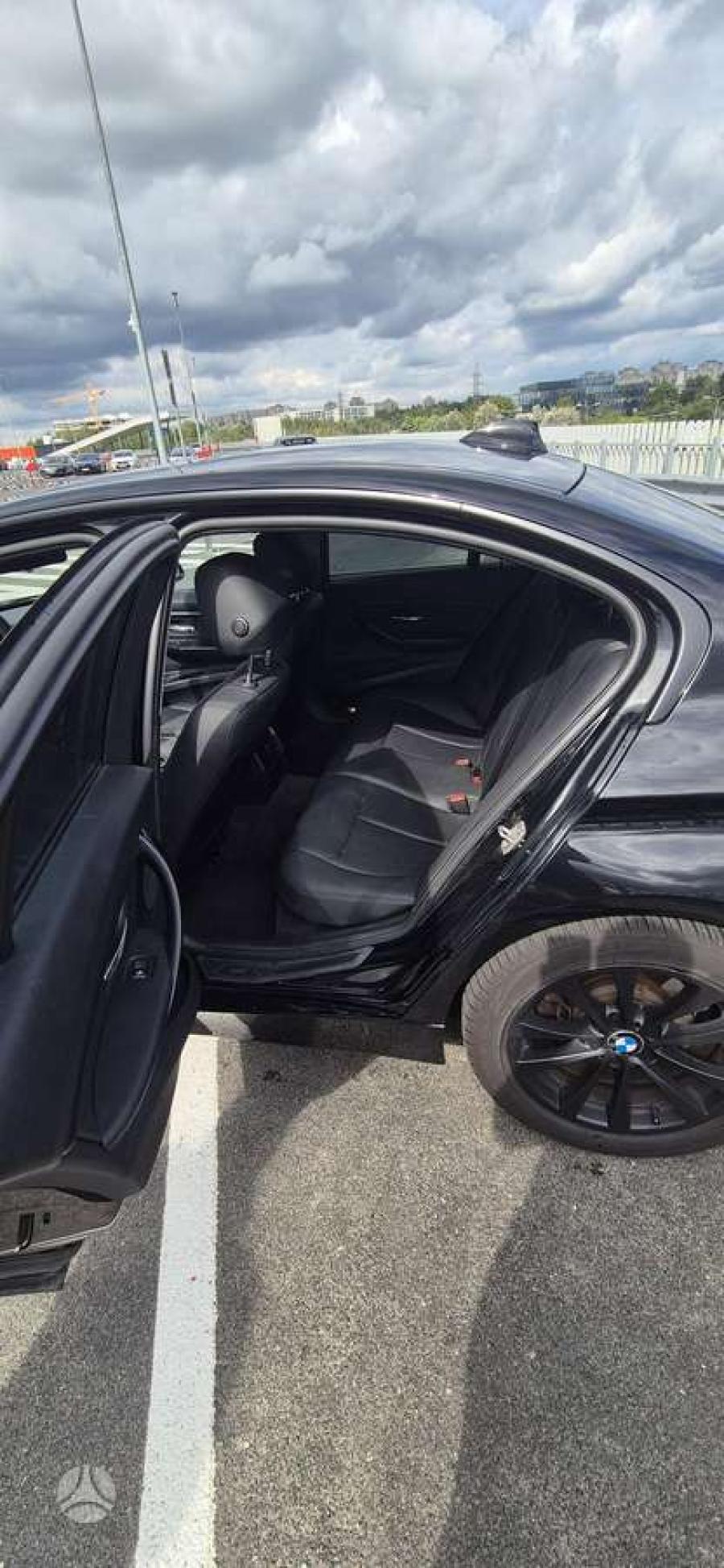 Black BMW 320 2016 in Vilnius, with an engine capacity of 2.00 L and mileage of 162 thousand km for 14000 €, photo 17 on AUTOMOTO.COM.LV