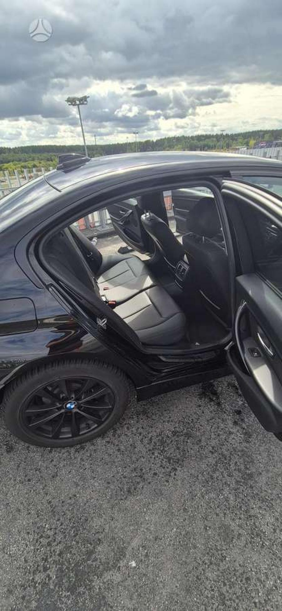 Black BMW 320 2016 in Vilnius, with an engine capacity of 2.00 L and mileage of 162 thousand km for 14000 €, photo 19 on AUTOMOTO.COM.LV
