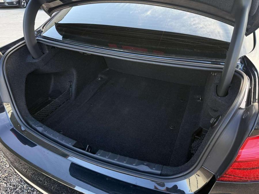 Black BMW 320 2016 in Kaunas, with an engine capacity of 2.00 L and mileage of 274 thousand km for 10700 €, photo 16 on AUTOMOTO.COM.LV
