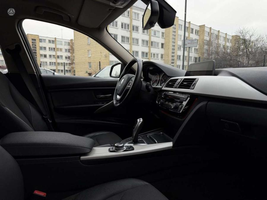 Black BMW 320 2017 in Vilnius, with an engine capacity of 2.00 L and mileage of 245 thousand km for 12999 €, photo 17 on AUTOMOTO.COM.LV