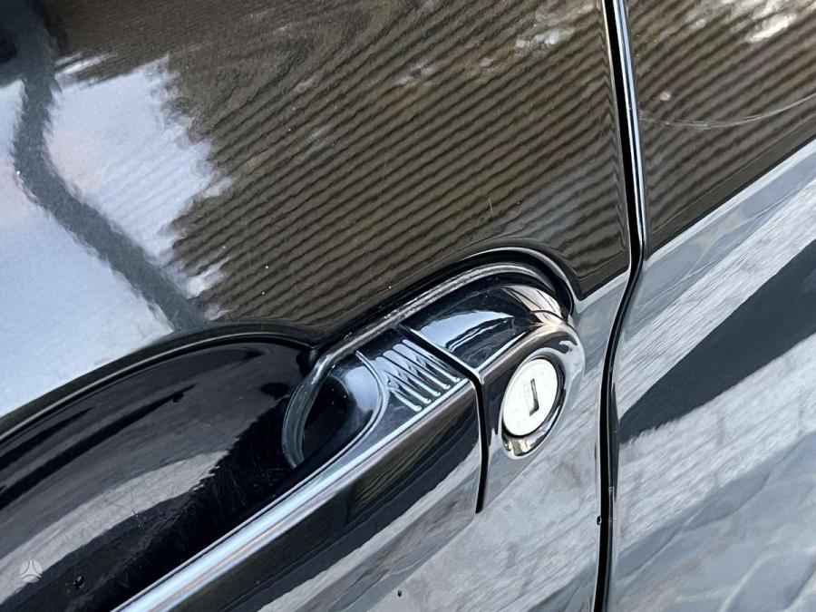 Black BMW 320 2017 in Vilnius, with an engine capacity of 2.00 L and mileage of 187 thousand km for 10300 €, photo 6 on AUTOMOTO.COM.LV