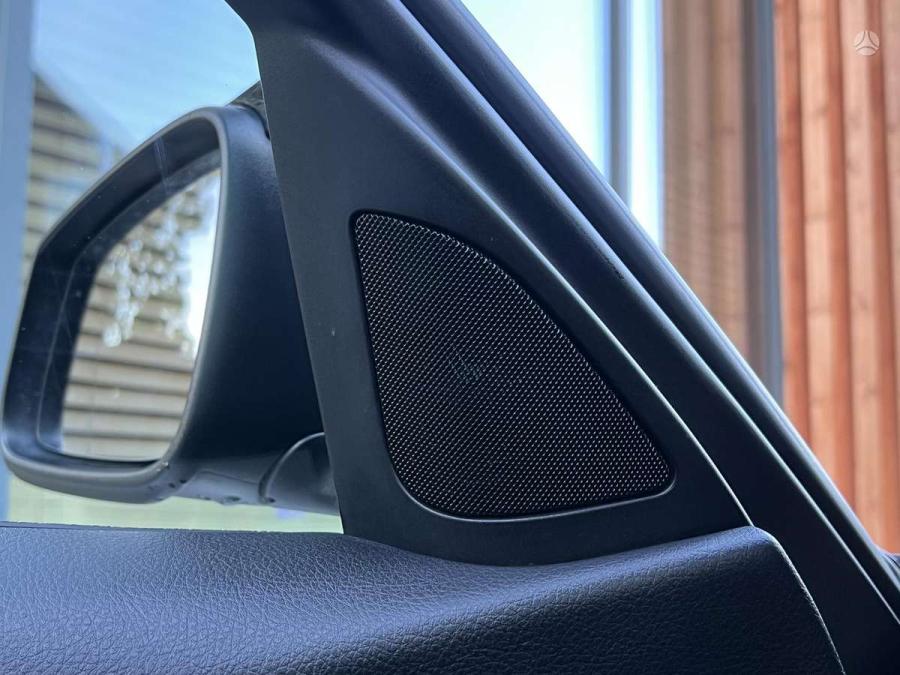 Black BMW 320 2017 in Vilnius, with an engine capacity of 2.00 L and mileage of 187 thousand km for 10300 €, photo 12 on AUTOMOTO.COM.LV