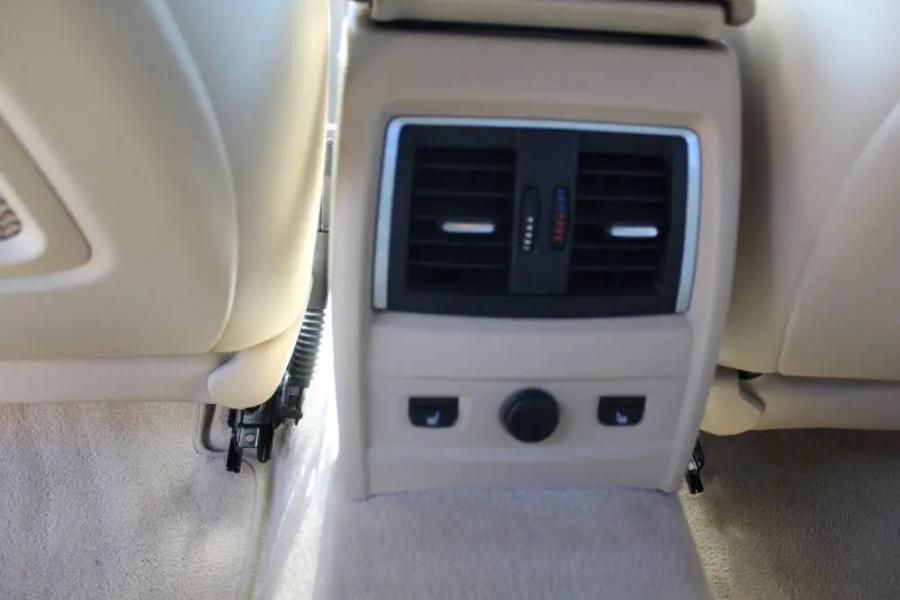 Black BMW 320 2017 in Liepaja, with an engine capacity of 2.00 L and mileage of 122 thousand km for 16750 €, photo 9 on AUTOMOTO.COM.LV