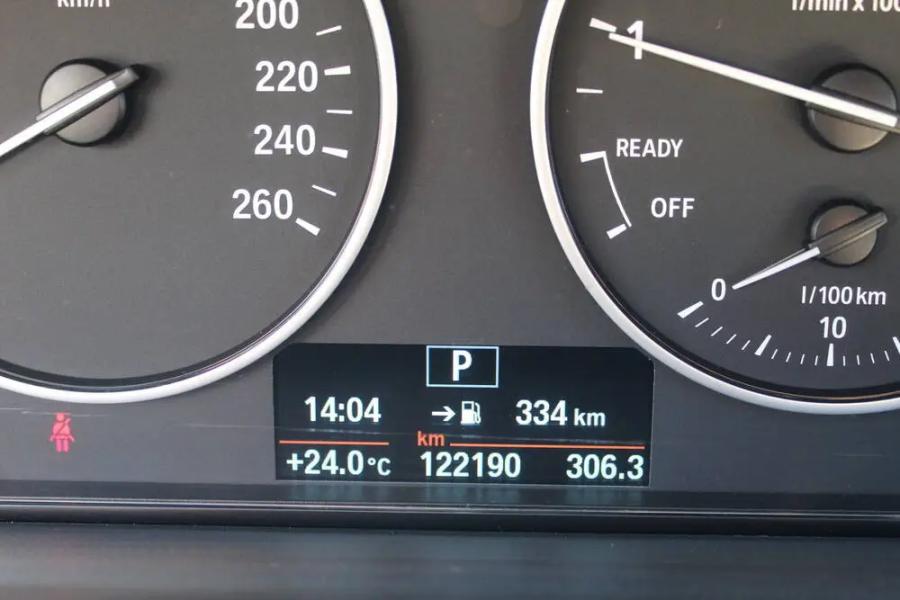 Black BMW 320 2017 in Liepaja, with an engine capacity of 2.00 L and mileage of 122 thousand km for 16750 €, photo 17 on AUTOMOTO.COM.LV