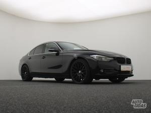 Black BMW 320 2018 in Vilnius, with an engine capacity of 2.00 L and mileage of 235 thousand km for 15499 €, photo 11 on AUTOMOTO.COM.LV