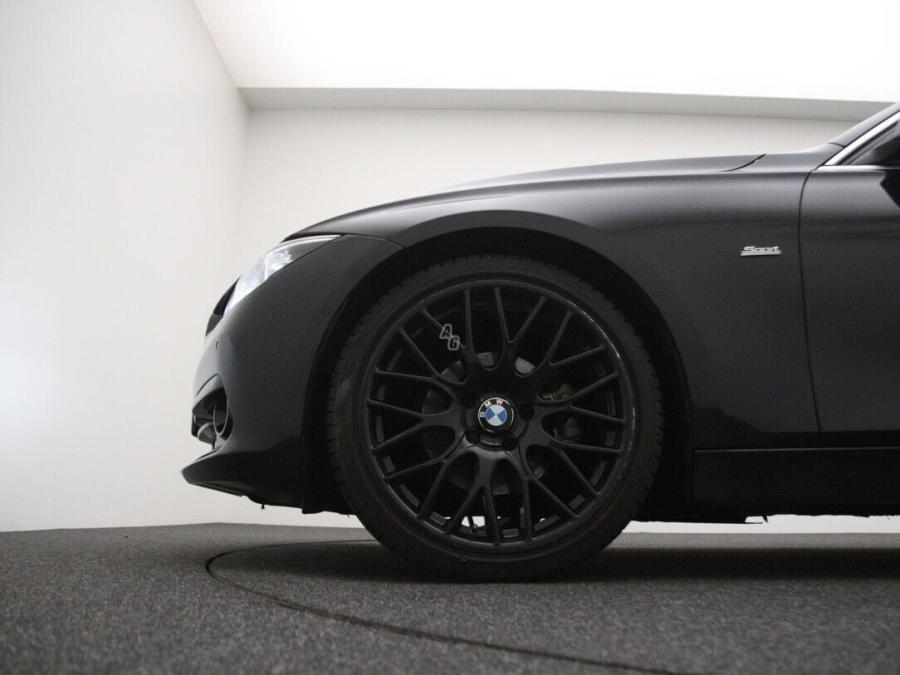 Black BMW 320 2018 in Vilnius, with an engine capacity of 2.00 L and mileage of 235 thousand km for 15499 €, photo 28 on AUTOMOTO.COM.LV