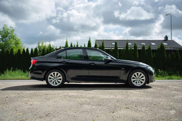 Black BMW 320 2018 in Vilnius, with an engine capacity of 2.00 L and mileage of 275 thousand km for 12950 €, photo 4 on AUTOMOTO.COM.LV