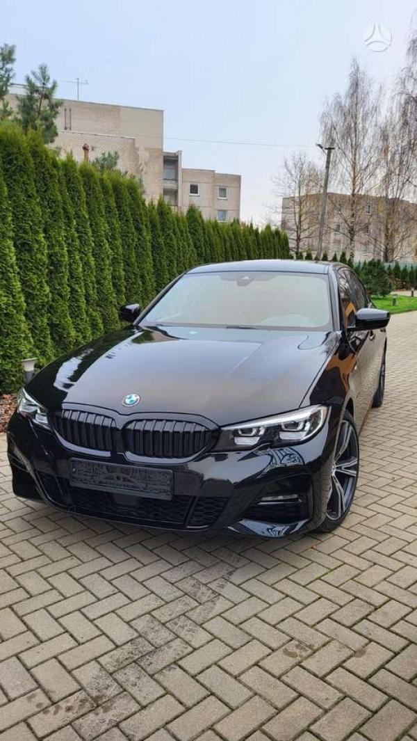 Black BMW 320 2019 in Plunge, with an engine capacity of 2.00 L and mileage of 150 thousand km for 22700 €, photo 5 on AUTOMOTO.COM.LV