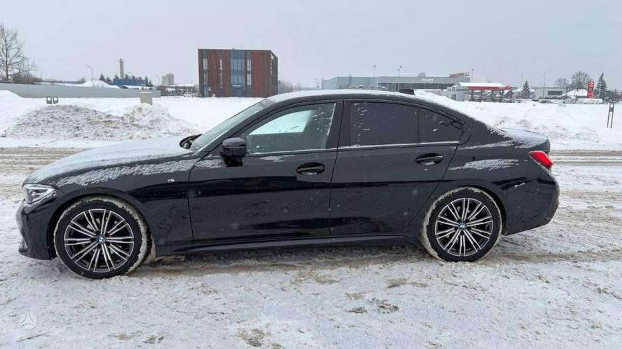 Black BMW 320 2019 in Kaunas, with an engine capacity of 2.00 L and mileage of 165 thousand km for 25900 €, photo 5 on AUTOMOTO.COM.LV