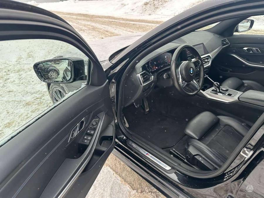 Black BMW 320 2019 in Kaunas, with an engine capacity of 2.00 L and mileage of 165 thousand km for 25900 €, photo 8 on AUTOMOTO.COM.LV