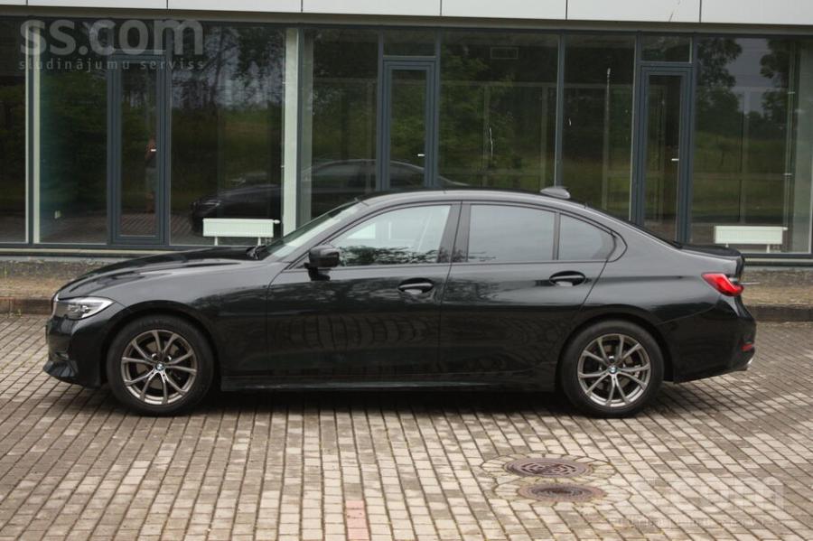 Melns BMW 320 2019 Tukums, ar dzinēja tilpumu 2.00 L un nobraukumu 303 tūkst. km par 17790 €, foto 12 vietnē AUTOMOTO.COM.LV