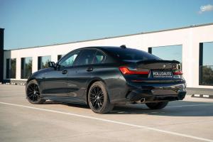 Black BMW 320 2019 in Vilnius, with an engine capacity of 2.00 L and mileage of 144 thousand km for 25500 €, photo 6 on AUTOMOTO.COM.LV