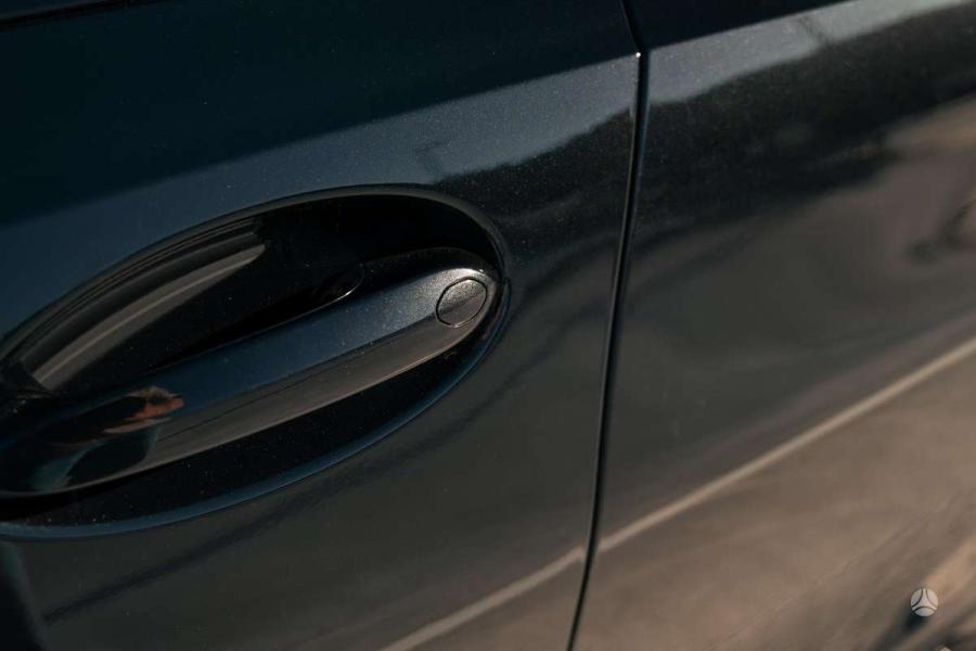 Black BMW 320 2019 in Vilnius, with an engine capacity of 2.00 L and mileage of 144 thousand km for 25500 €, photo 22 on AUTOMOTO.COM.LV