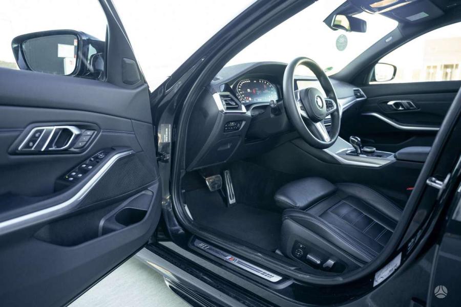 Black BMW 320 2019 in Vilnius, with an engine capacity of 2.00 L and mileage of 144 thousand km for 25500 €, photo 24 on AUTOMOTO.COM.LV