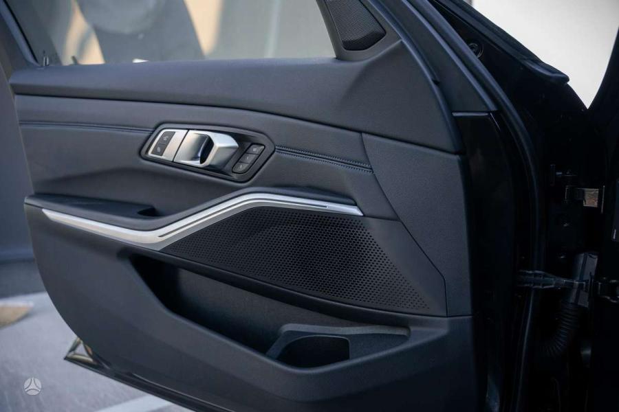 Black BMW 320 2019 in Vilnius, with an engine capacity of 2.00 L and mileage of 144 thousand km for 25500 €, photo 40 on AUTOMOTO.COM.LV