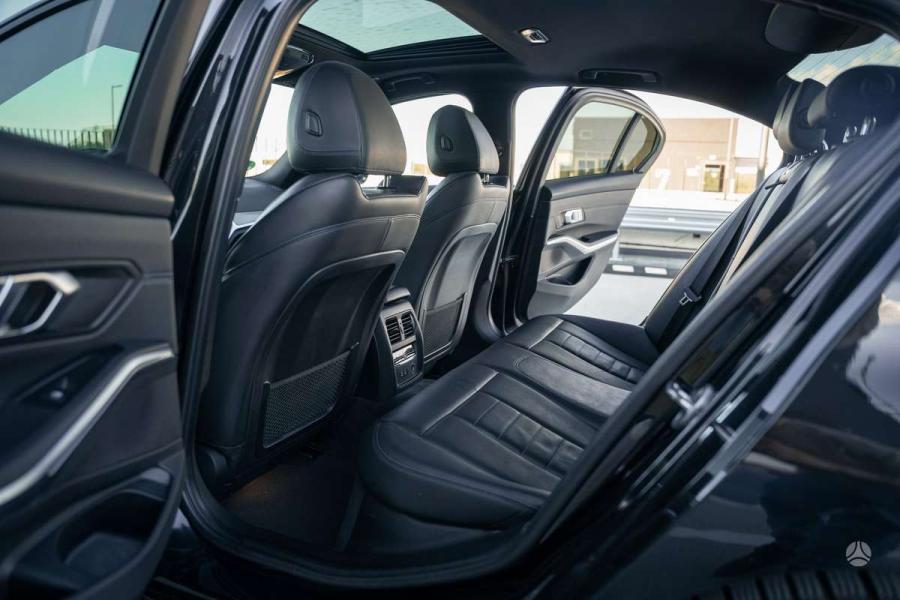 Black BMW 320 2019 in Vilnius, with an engine capacity of 2.00 L and mileage of 144 thousand km for 25500 €, photo 41 on AUTOMOTO.COM.LV