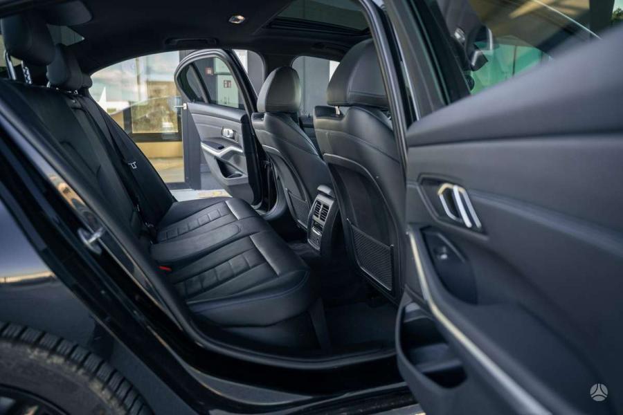 Black BMW 320 2019 in Vilnius, with an engine capacity of 2.00 L and mileage of 144 thousand km for 25500 €, photo 42 on AUTOMOTO.COM.LV