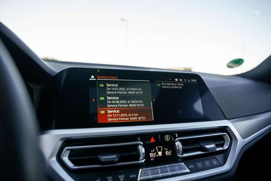 Black BMW 320 2019 in Vilnius, with an engine capacity of 2.00 L and mileage of 144 thousand km for 25500 €, photo 43 on AUTOMOTO.COM.LV
